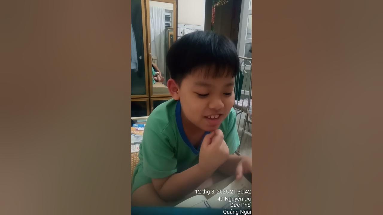 "Diary of a wimpy kid - a novel in cartoons - nhật ký chú bé nhút nhát tập tiểu thuyết bằng ...