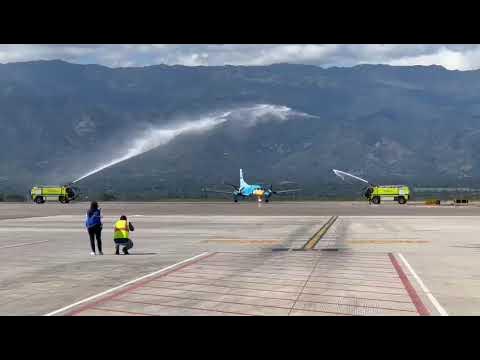 Llega el primer vuelo de CM Airlines a Palmerola - YouTube