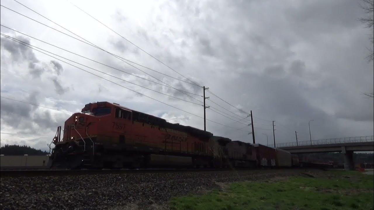 (Northbound) BNSF Priority Manifest Train passes through CP Sumner. - YouTube