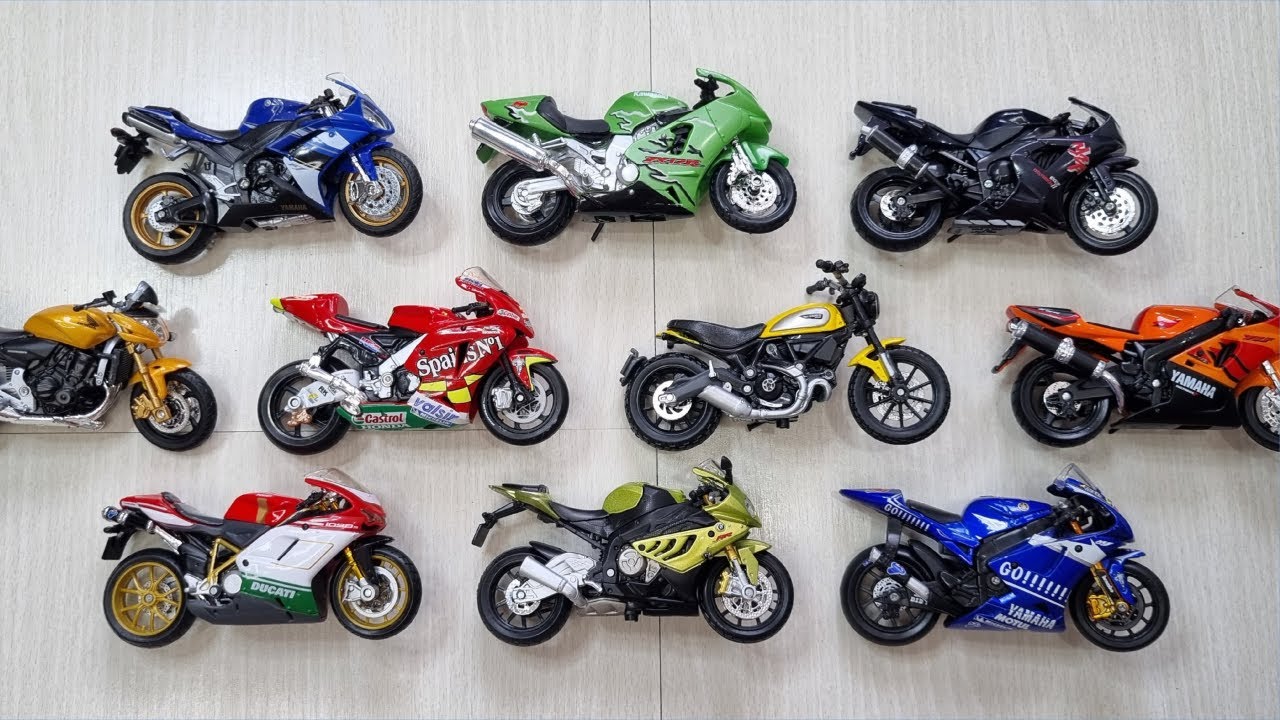 QUICK REVIEW OF SOME MINIATURE MOTORCYCLE MODELS IN HAND - YouTube