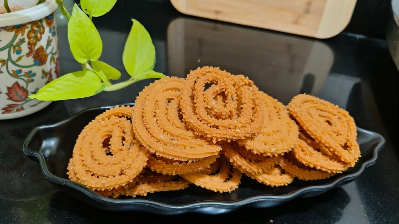 ಚಕ್ಲಿ | Chakkuli | Chakli Recipe in Kannada| Easy and Tasty Chakli ...