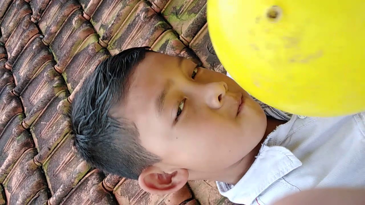 Melempar 5 barang dari atas genteng - YouTube