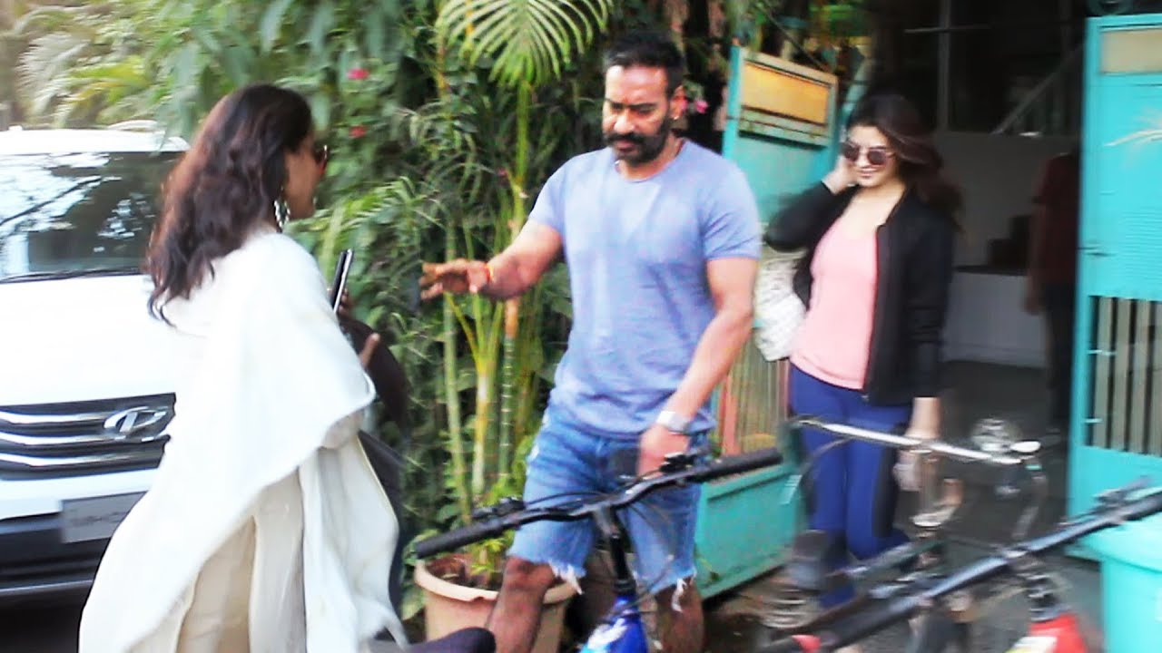 Bollywood Celebs Spotted At Physioflex Versova | Ajay Devgn, Kajol ...