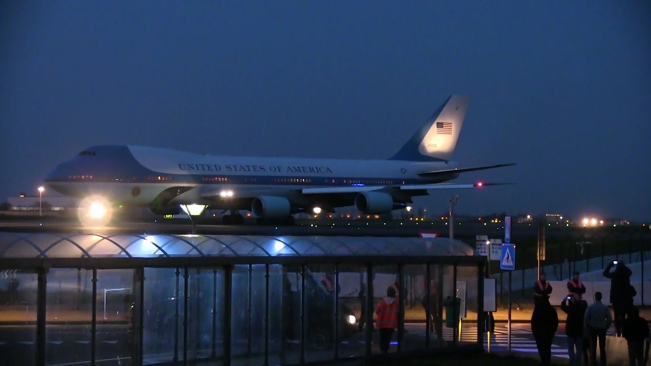 [Takeoff] US Air Force One Boeing 747 - YouTube