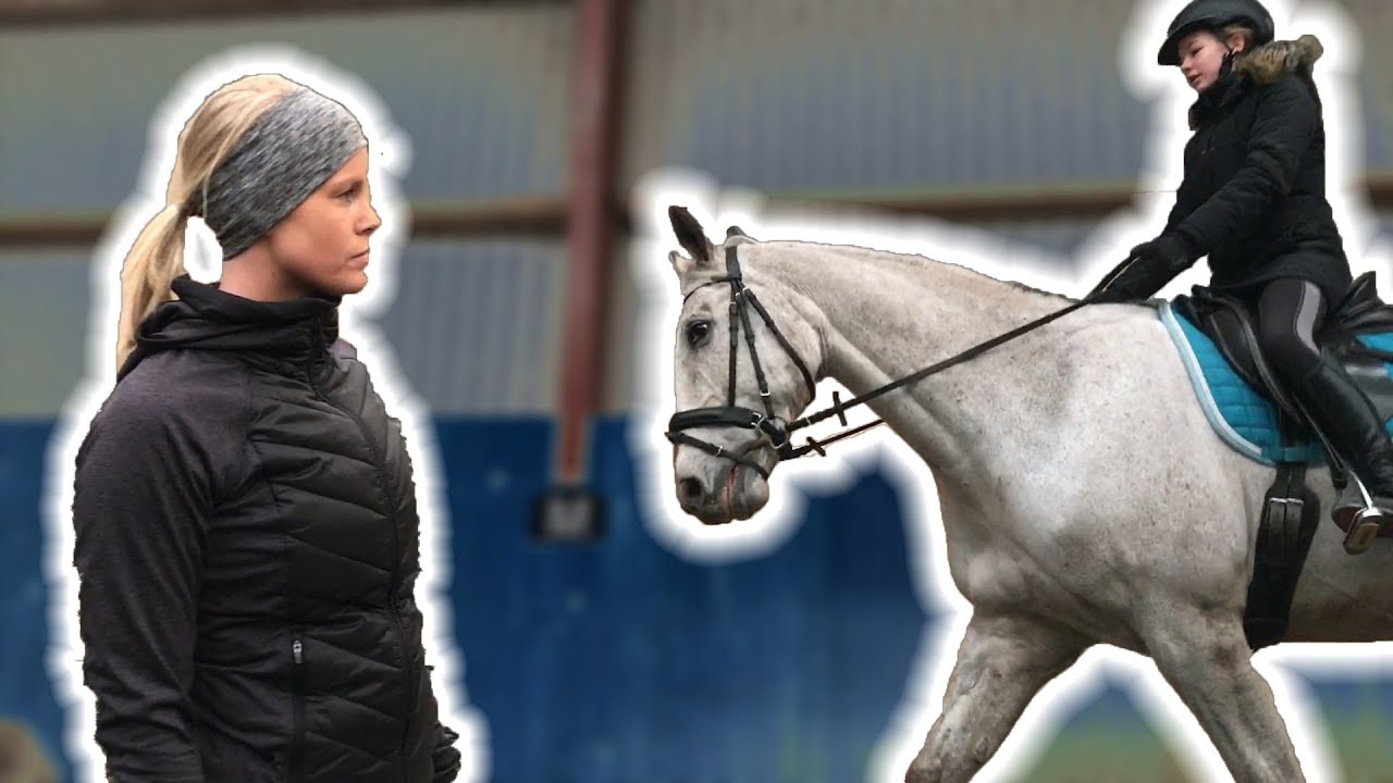 LILLESØSTER RIDDER PÅ KÆMPE HEST | VLOG 43 - YouTube