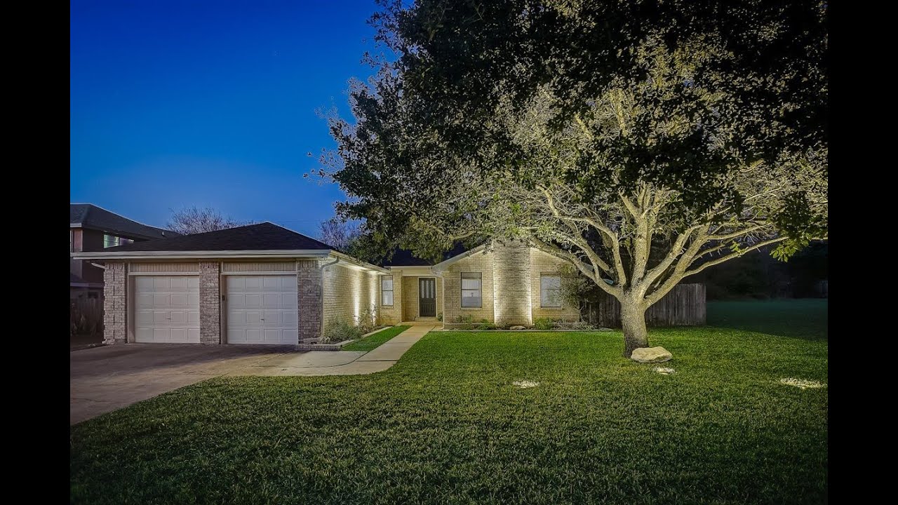 1117 Robin Rd, Elgin, TX 78621 | Gene Arant Team - YouTube