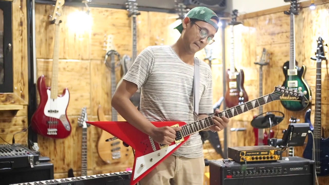 JACKSON FLYING V BLOOD RED ARTIST SERIES - YouTube