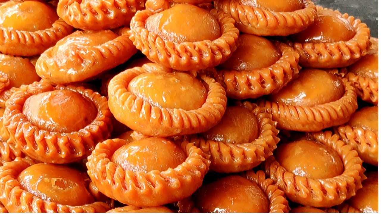 How To Make Kova Puri Sweet | Koya Mawa Burfi Recipe | Gujiya Sweets ...