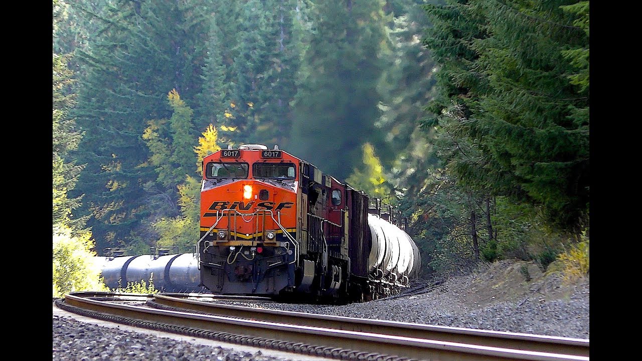 BNSF Pair of DPUs speeding down with an oil tanker rake towards Wenatchee WA - YouTube