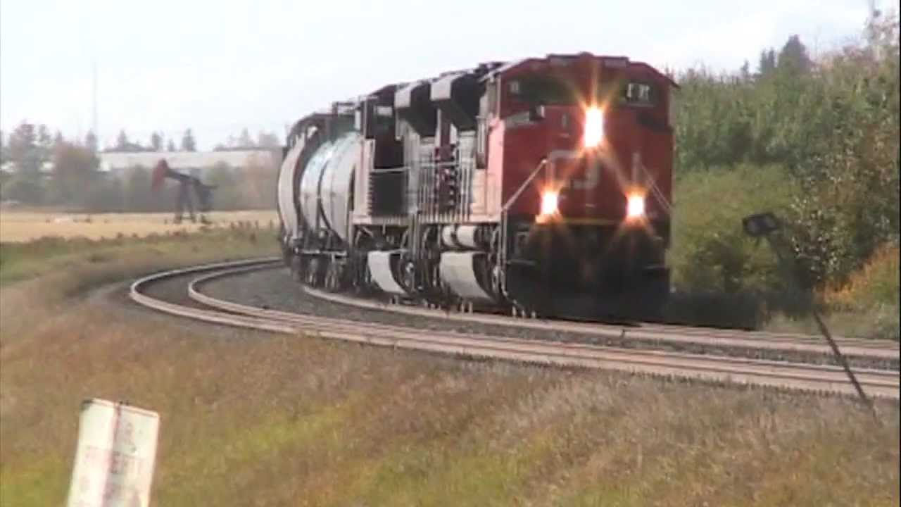 CN Train Spotting: CN 8934 Leading Eastbound At Pioneer Road - YouTube
