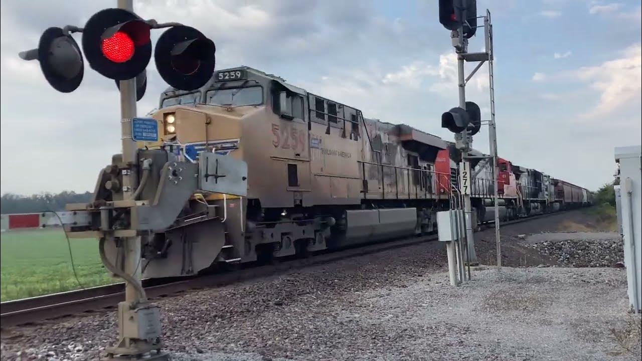 So colorful! UP 5259 Leads UP MNLAS With A KCS Grey ghost 4552 - YouTube