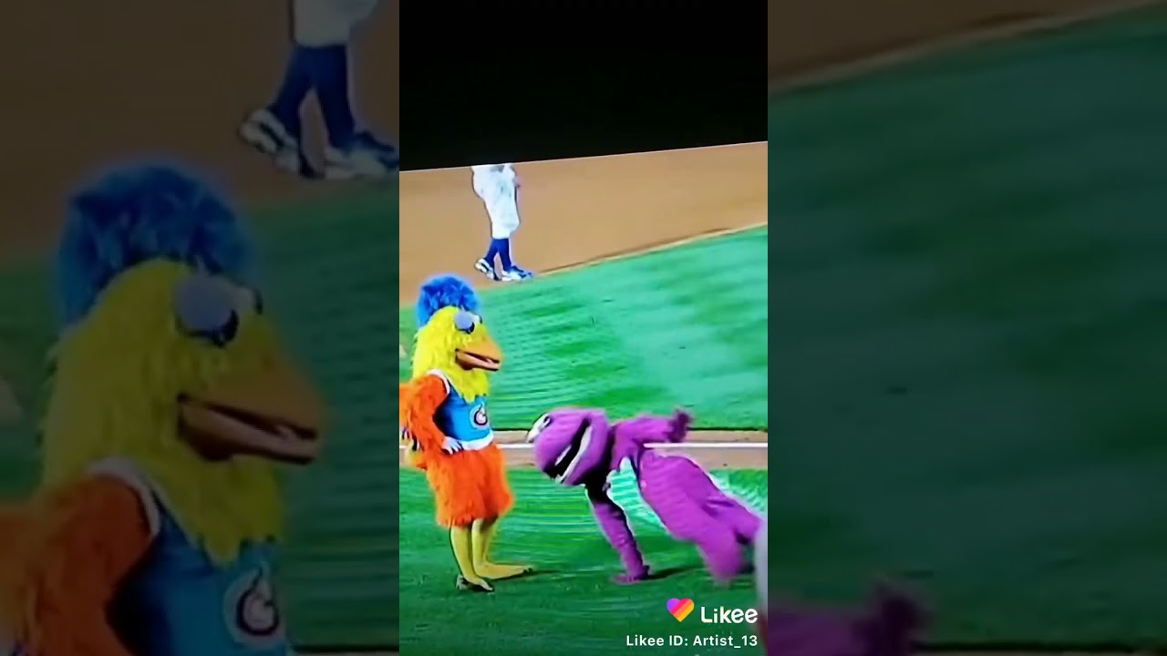Break dancing Barney - YouTube