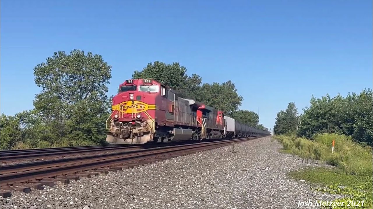 NS 6W4-05 w/ BNSF C44-9W #782 (Fakebonnet) and CN ES44AC #3830 @ Pemberville Rd in Millbury, OH ...