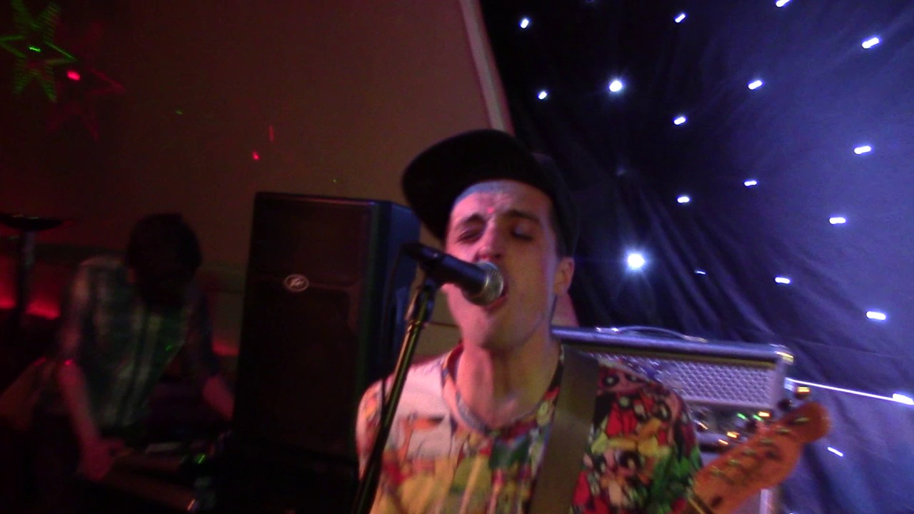 Pizza Tramp - First Song (live at Cardiff Transport Club, 25th May 2017 ...