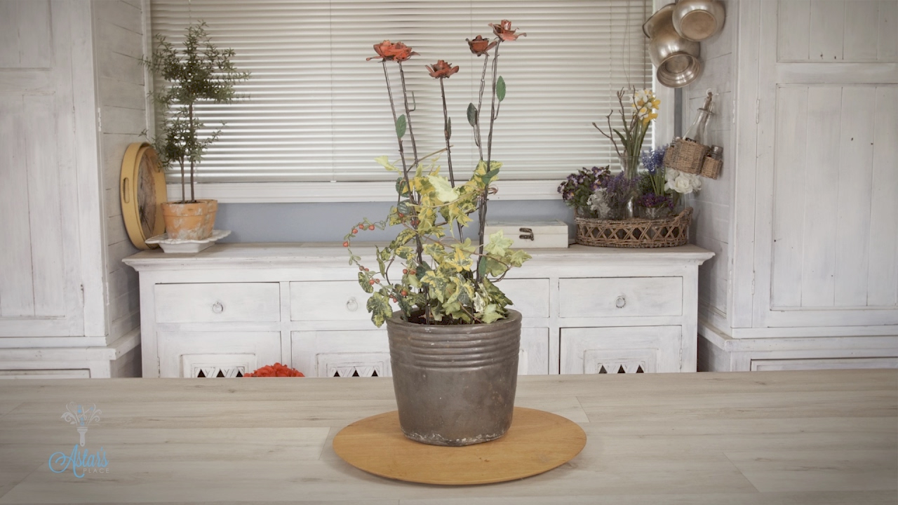 Valentine’s Day Floristry: Metal Roses and Living Ivy Design - YouTube