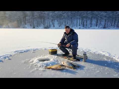 Buz tutmuş gölde balık avı. #Kış #kar #buz  #winter #fishing #snow #ice #Lake 
