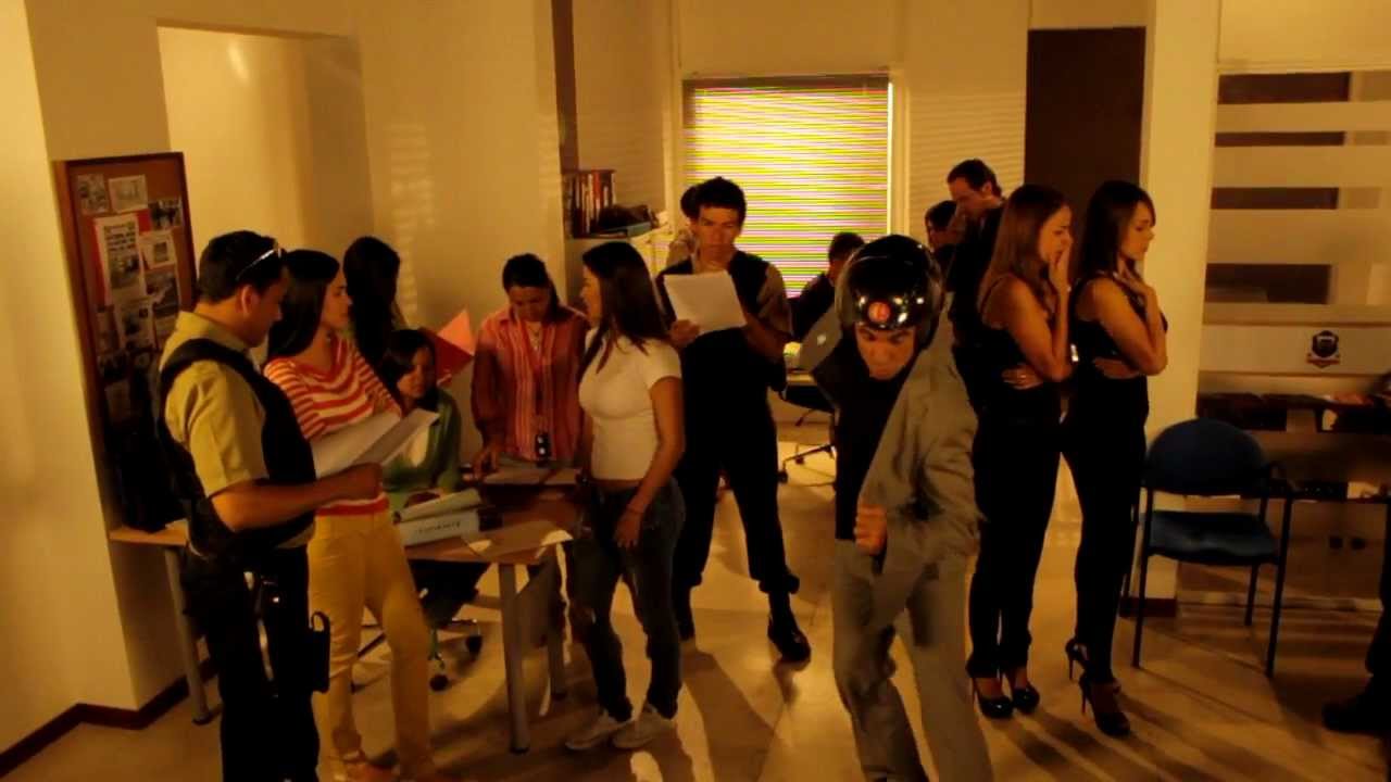 Karl FOW | Harlem Shake | Novela Dulce Amargo | TELEVEN - YouTube