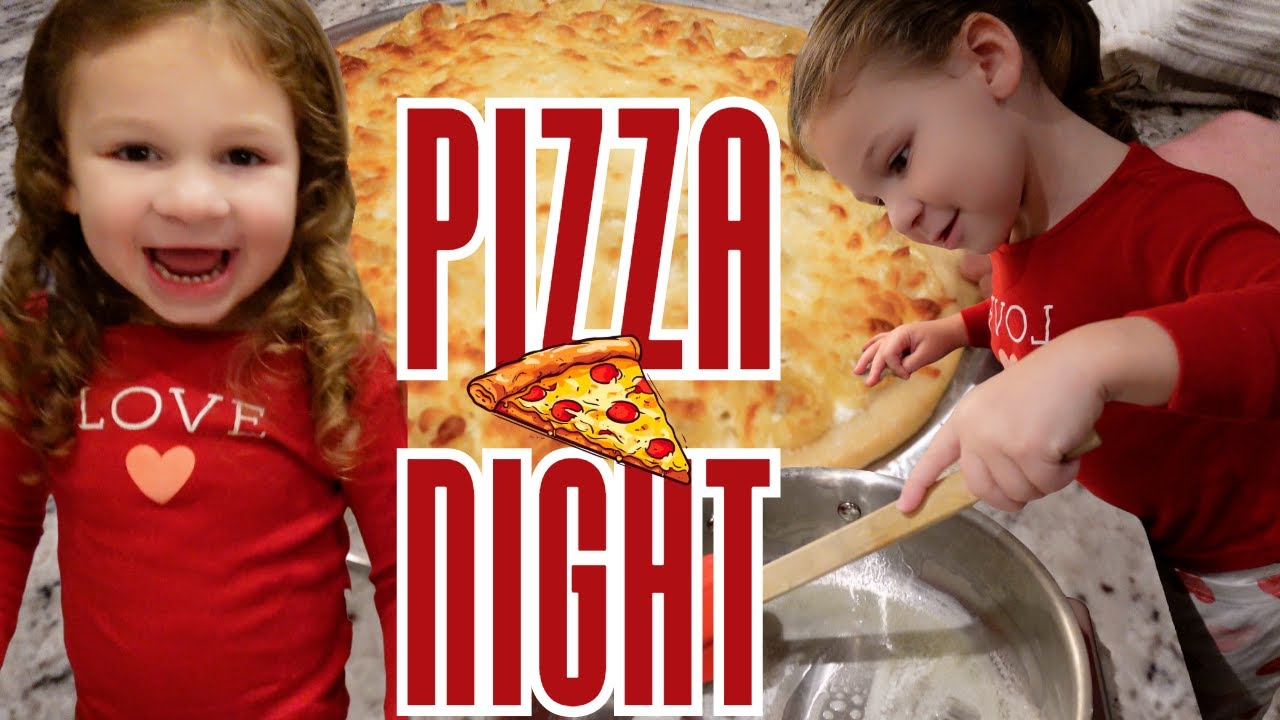 TODDLER PIZZA MAKING / TODDLER CHEF - YouTube