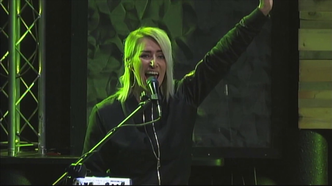 Helen Thiessen-Let Praise Arise - YouTube