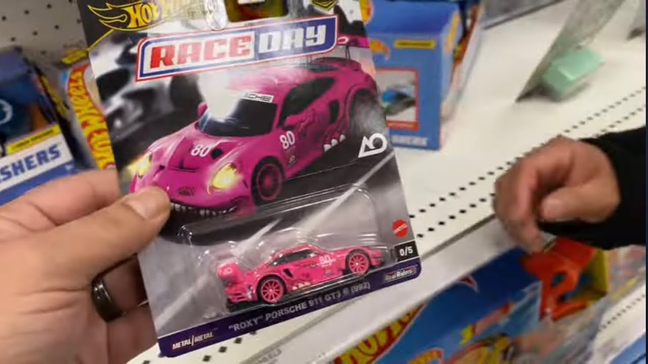 FOUND THE HOT WHEELS RACE DAY REXY & ROXY PORSCHE CHASE WITH MY GOOD ...