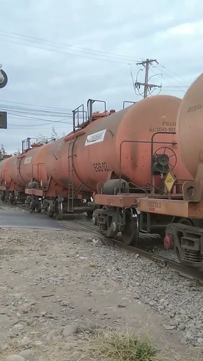 Transap D-2304 + D-3051 Tren del acido #train #transap #efetrenesdechile #sd39 #railfans - YouTube