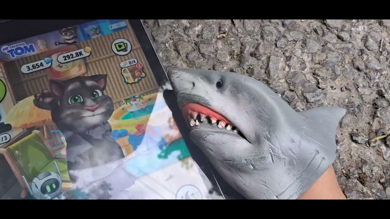 SB Movie: Shark Puppet Plays My Talking Tom! - YouTube