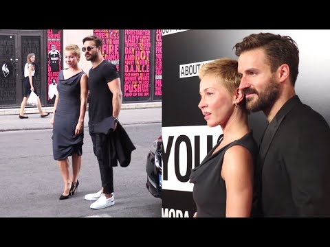 Warnke i Stramowski pouczani przez paparazzi cierpliwie suszą zęby do zdjęć