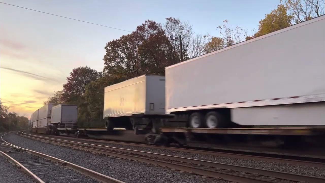 NS 1195 SD70ACe leads NS 28X with a Very Nice K5LLA horn at Piscataway,NJ - YouTube
