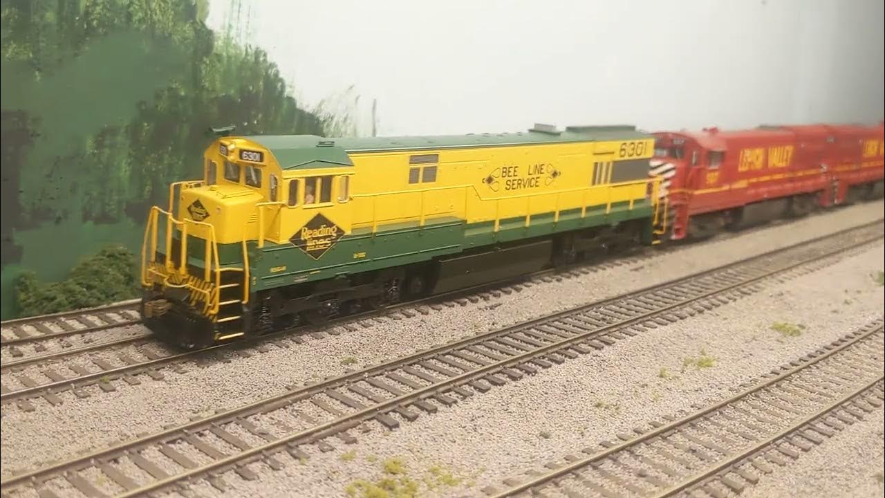 My new Atlas Reading U30C with 2 Lehigh Valley U23B in tow with a short local in HO Scale. - YouTube