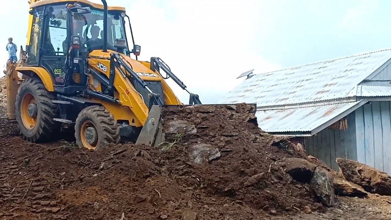 Backhoe FINALIZES-CONGESTED PARKING AREA for VEHICLES - YouTube