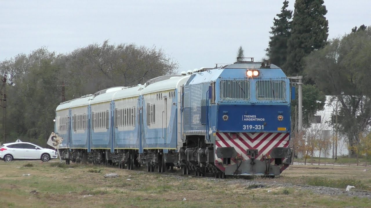 EMD J26 319-331-5 con el 215 por Toledo - YouTube