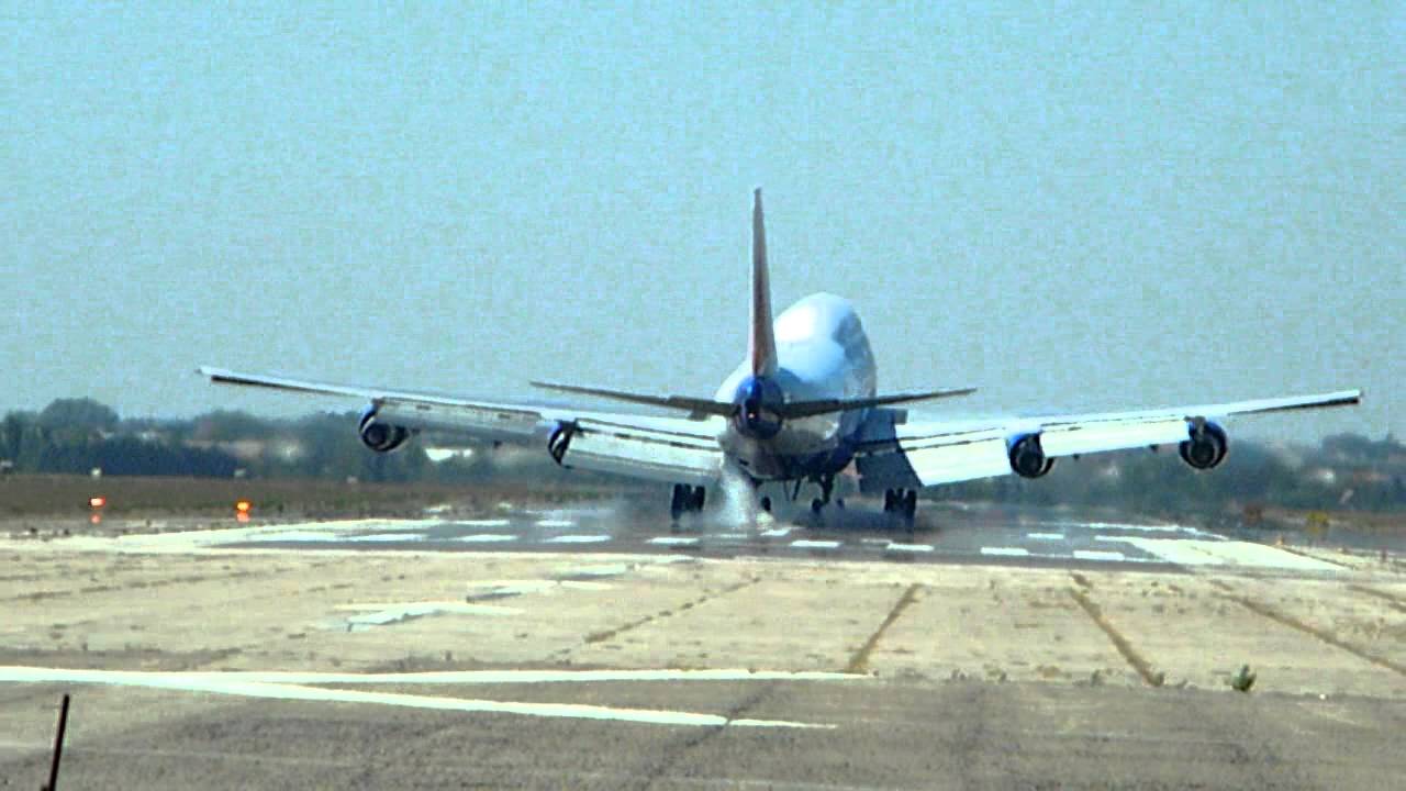 Transaero Boeing 747-346 VP-BGY landing at Rimini Miramare (RMI / LIPR ...