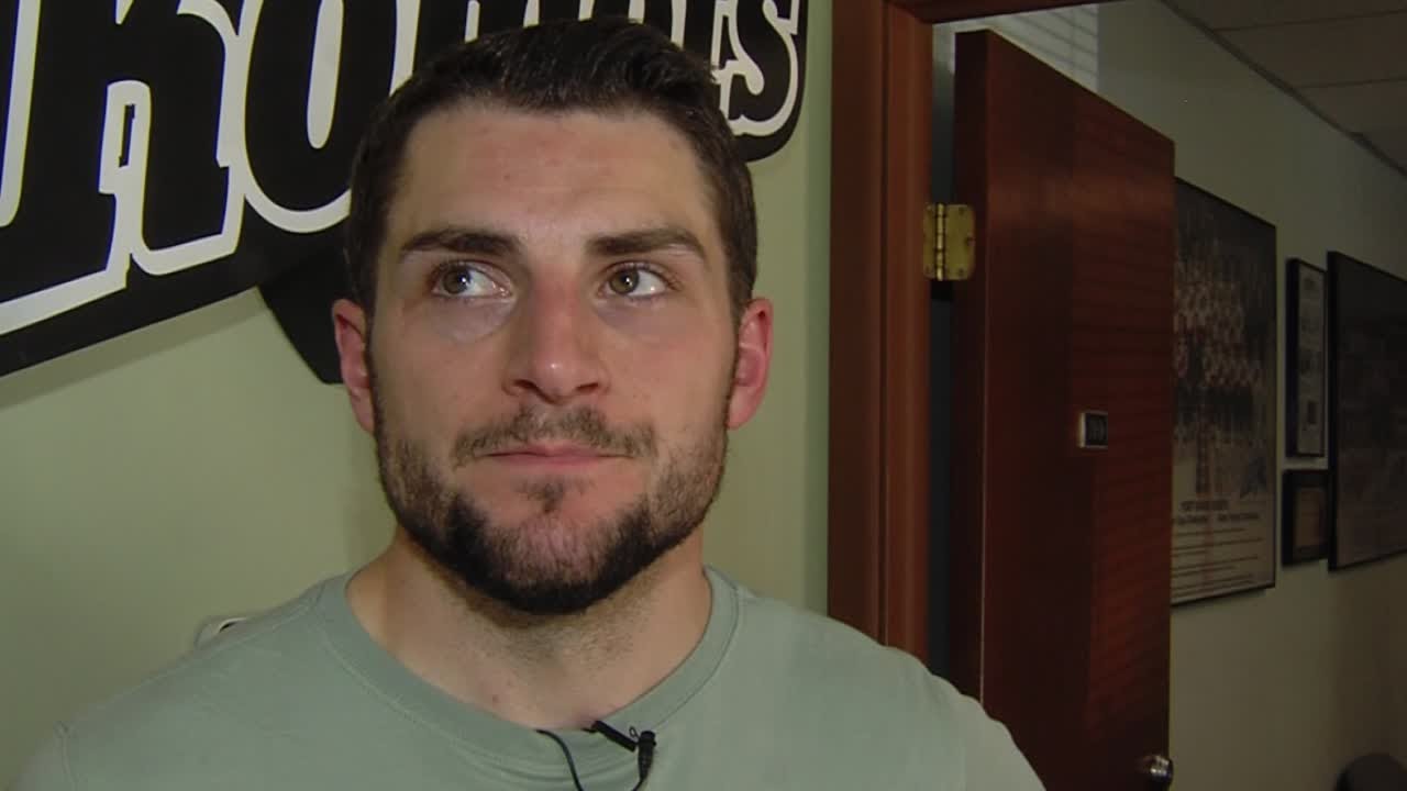 Anthony Petruzzelli re-signs with Komets Full Interview - YouTube