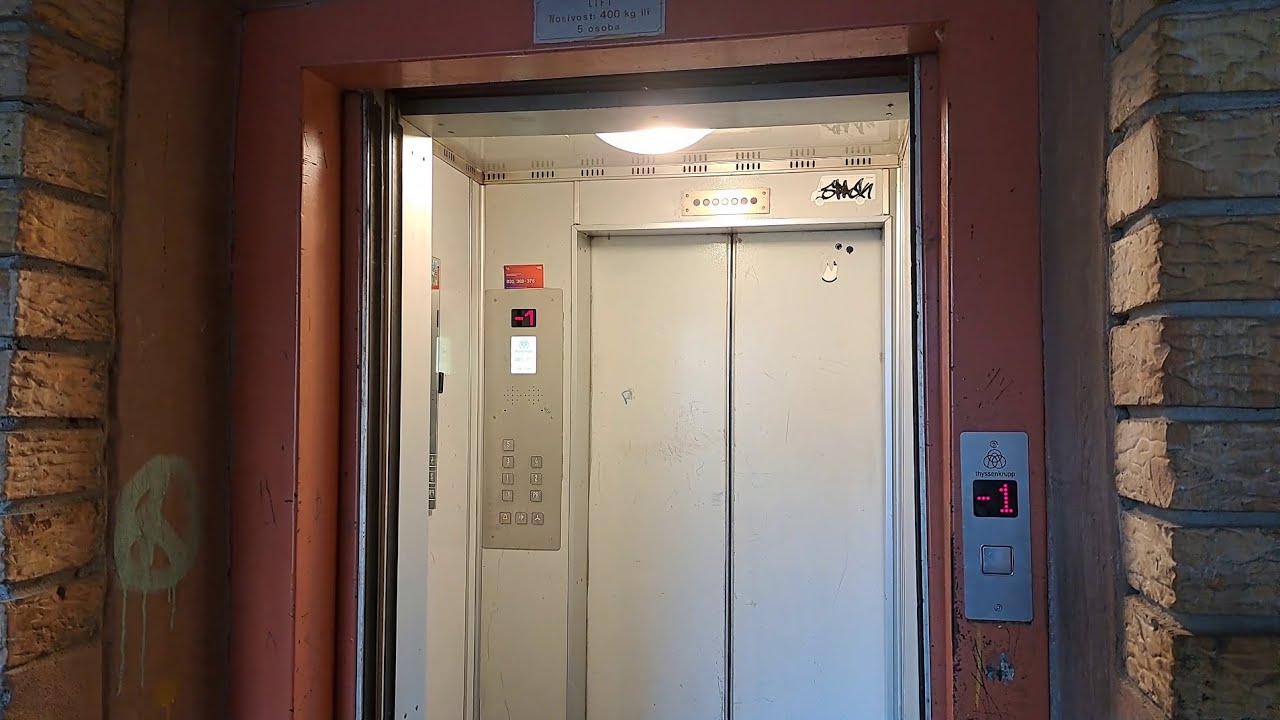 1980s Daka lift mod. by thyssenkrupp @ Huttlerova ulica, Osijek ...