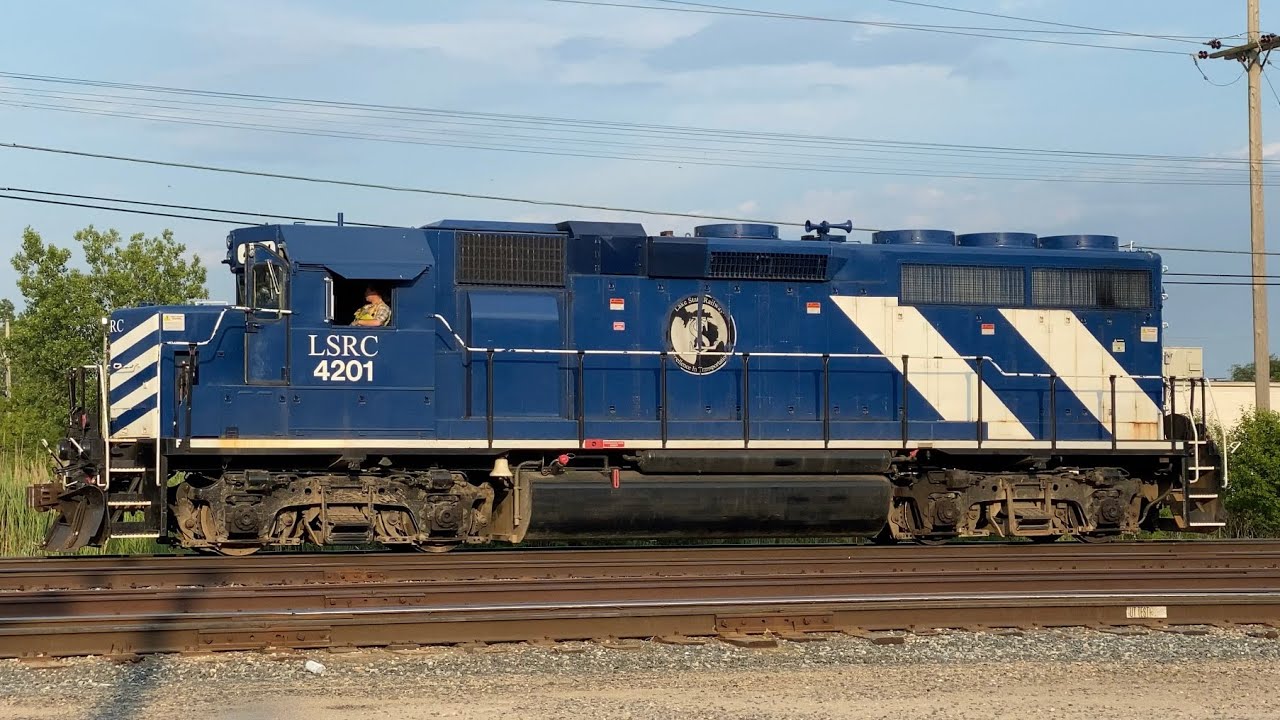 LSRC 4201 working the Flint yard. - YouTube