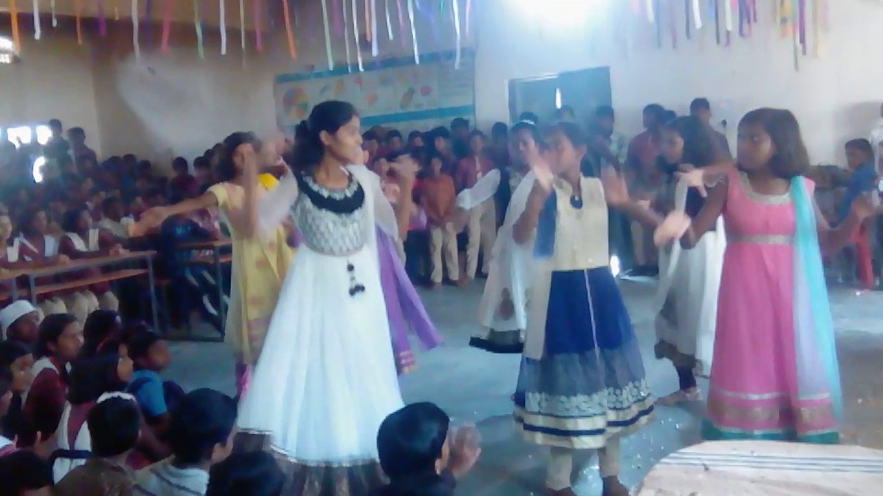 Renuka dance Group Eklavya shcool pondidih - YouTube