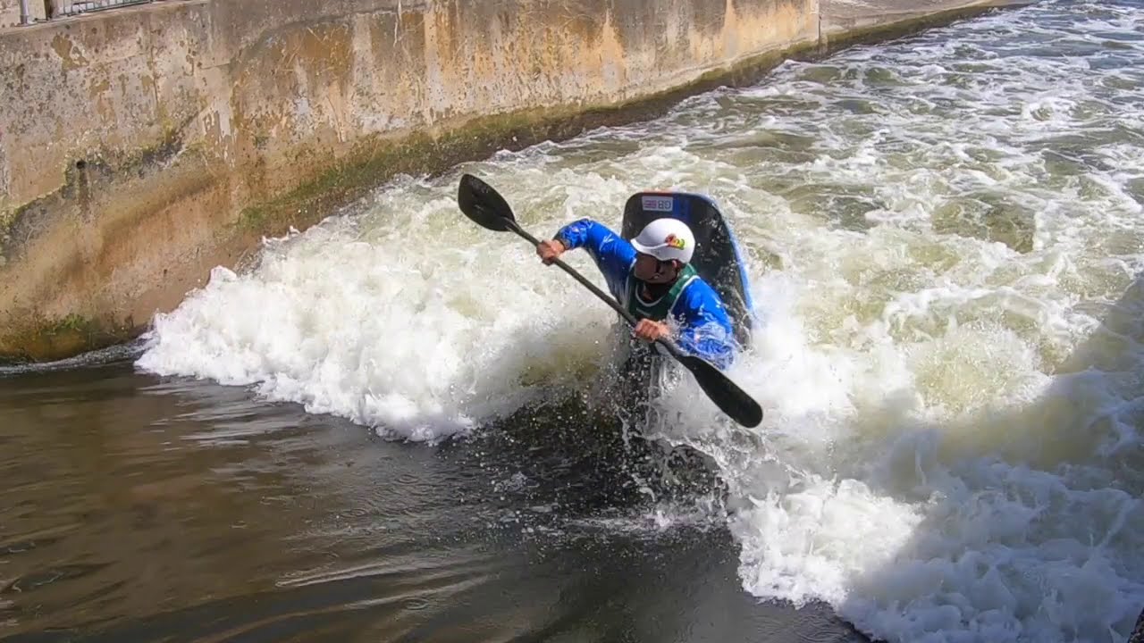 Mc Zilla (with Loop) - YouTube