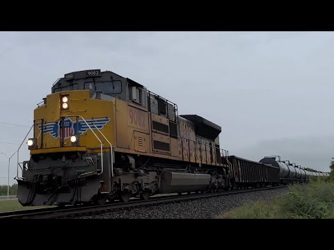 UP 9082 SD70AH w/ Nice K5LLA Leads Loaded Tanker Train - YouTube