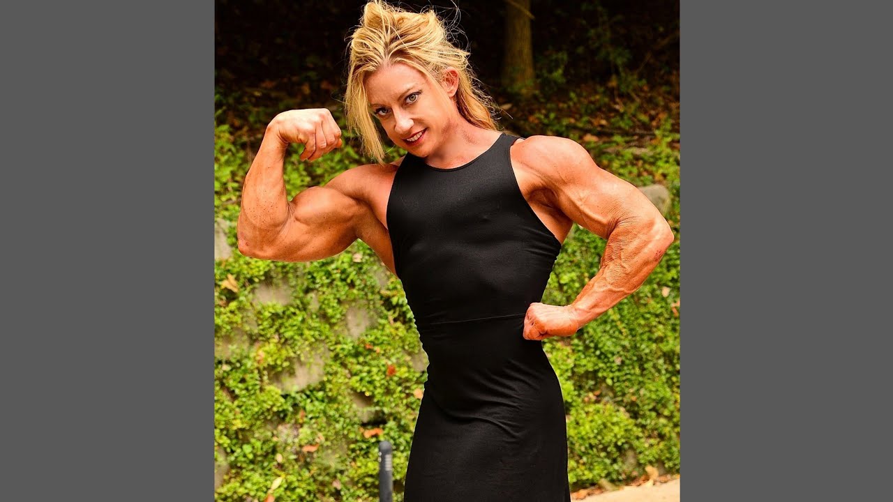 Incredible Tall Girl Muscle Woman Flexing Shredded Biceps - YouTube