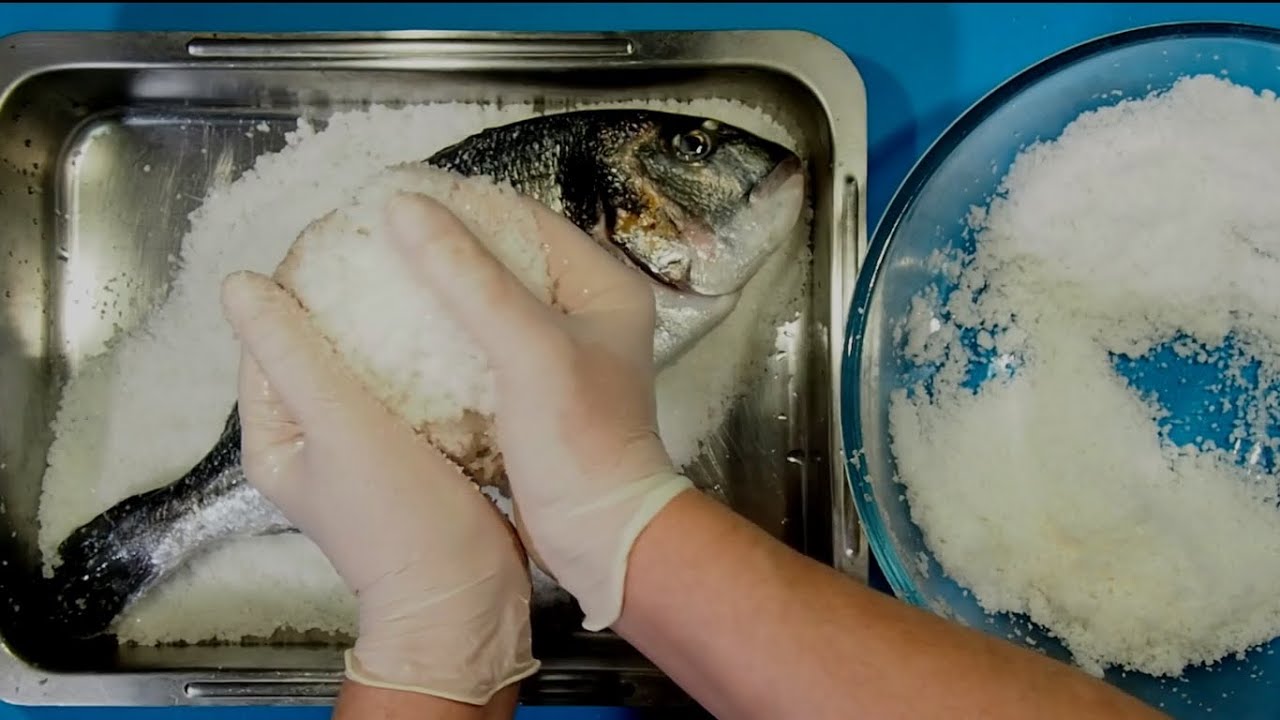 ψάρι σε κρούστα αλατιού φλαμπέ εύκολο ελαφρύ μοναδική γεύση fish in ...