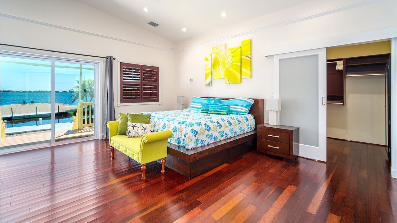 Video - Captain House - 4K - YouTube