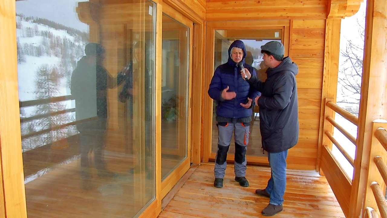 Case din lemn construite de romani in Franta - 4 - YouTube