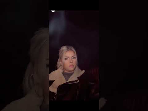 🚬 Wonderfull beautiful German blond smoking girl