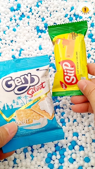 Mencari Dan Menemukan Jajanan Gerry Salut Wafer Coconut Dan Nabati Siip Jagung Bakar - YouTube
