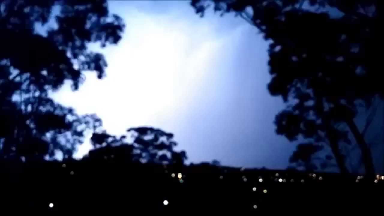Melbourne Lightning Storm - Monday, 27 October 2014 (unedited) - YouTube