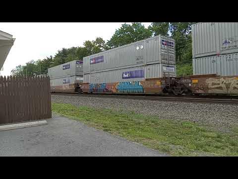 NS 4474 leads an intermodal train in Wyomissing, PA (26X with UP) - YouTube