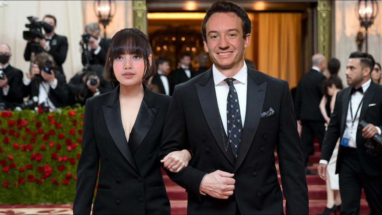 BREAKING NEWS! FREDRIC secretly watches LISA's performance at the ...