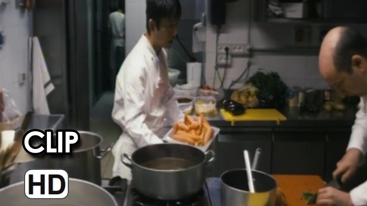 L'intrepido - Clip Ufficiale - Antonio Albanese - YouTube