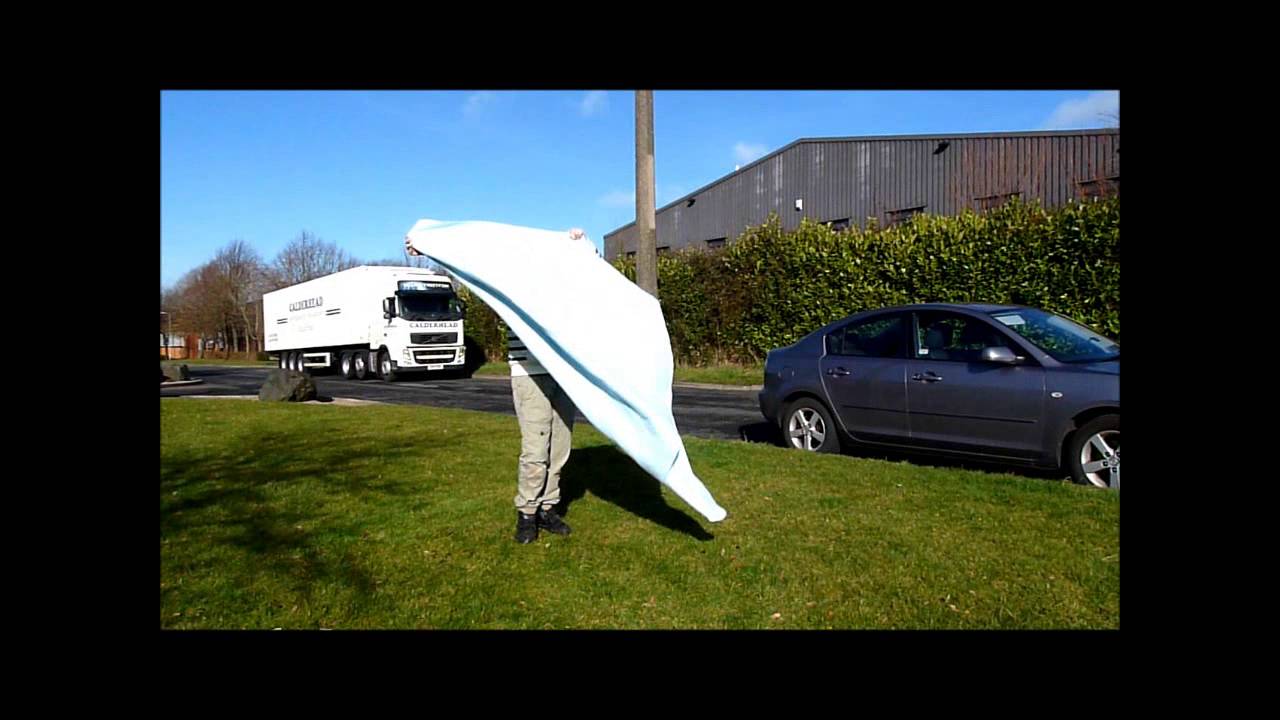 Amazing Magic trick... watch what happens when the lorry goes past ...