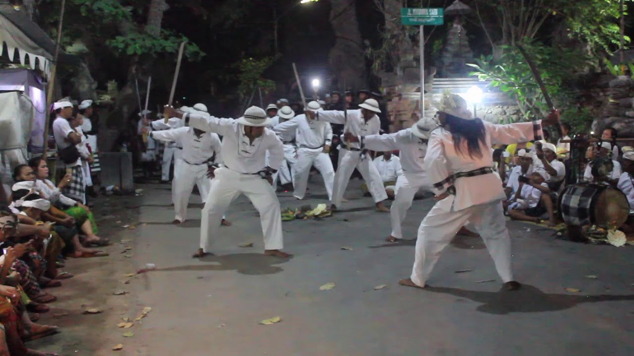 Baris Cina Semawang Sanur - YouTube